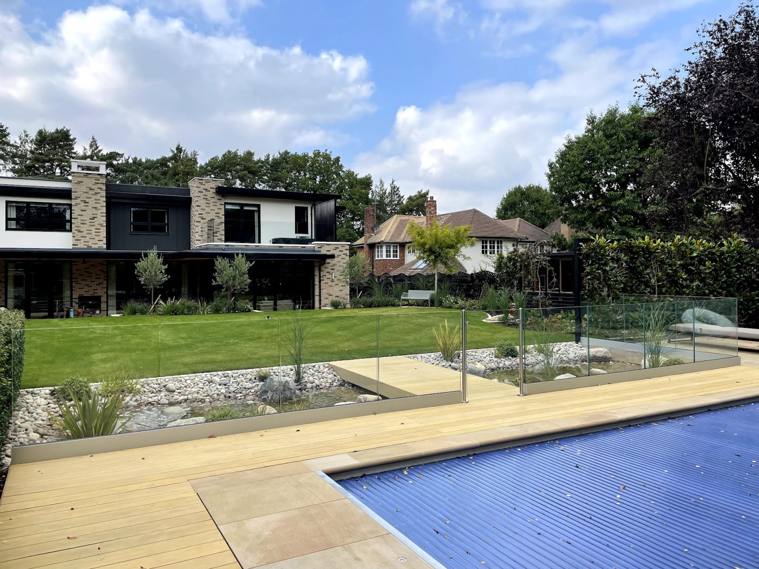 BI 15 | 17 - Frameless Balustrade - Balcony Installations